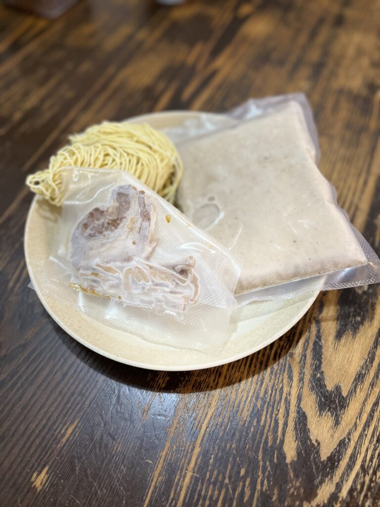 【相模原・八王子】魚介の風味が香る豚骨ラーメン - NAGAHAMAらーめん